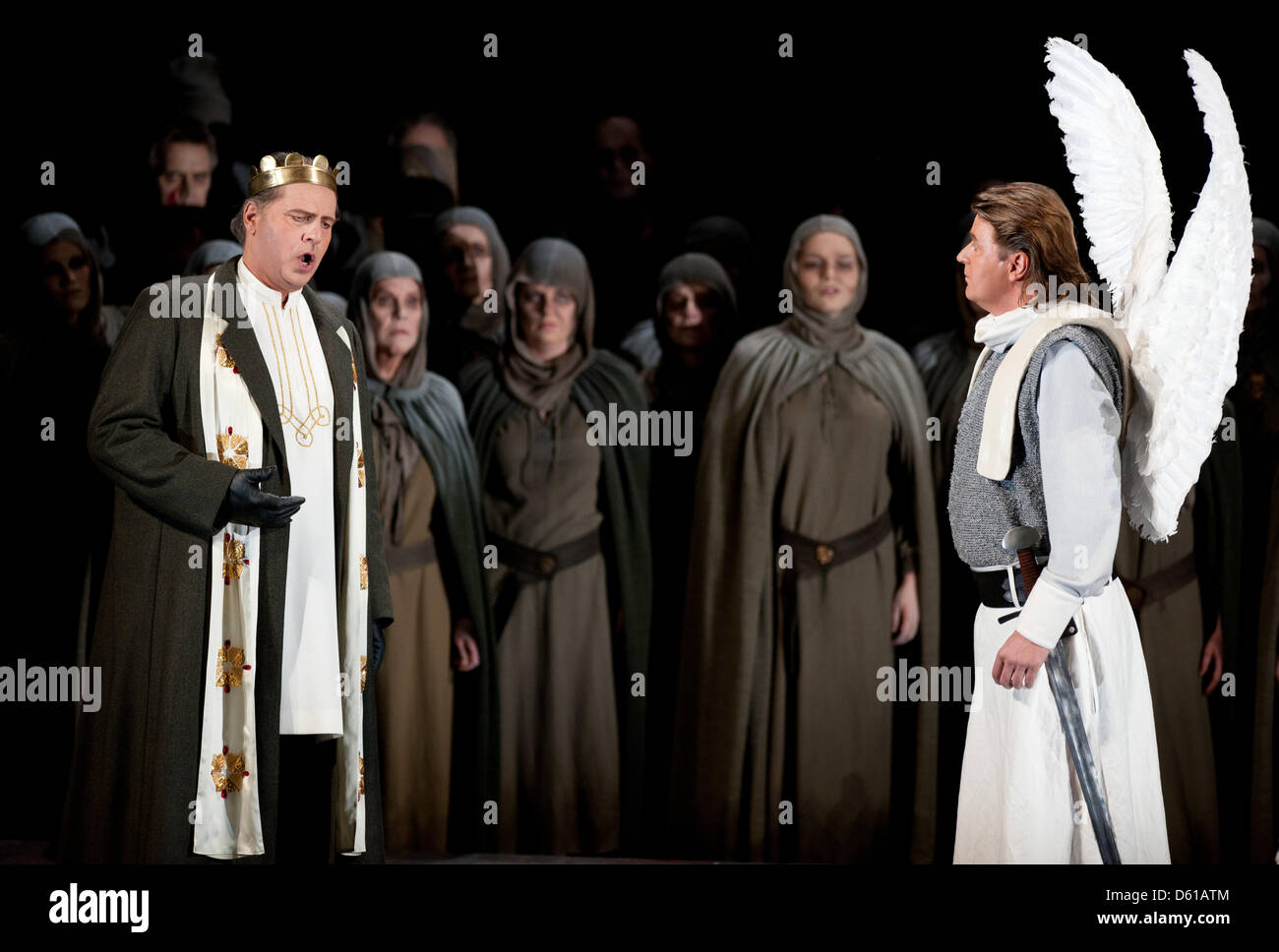 Opera singer stage lohengrin hi-res stock photography and images - Alamy