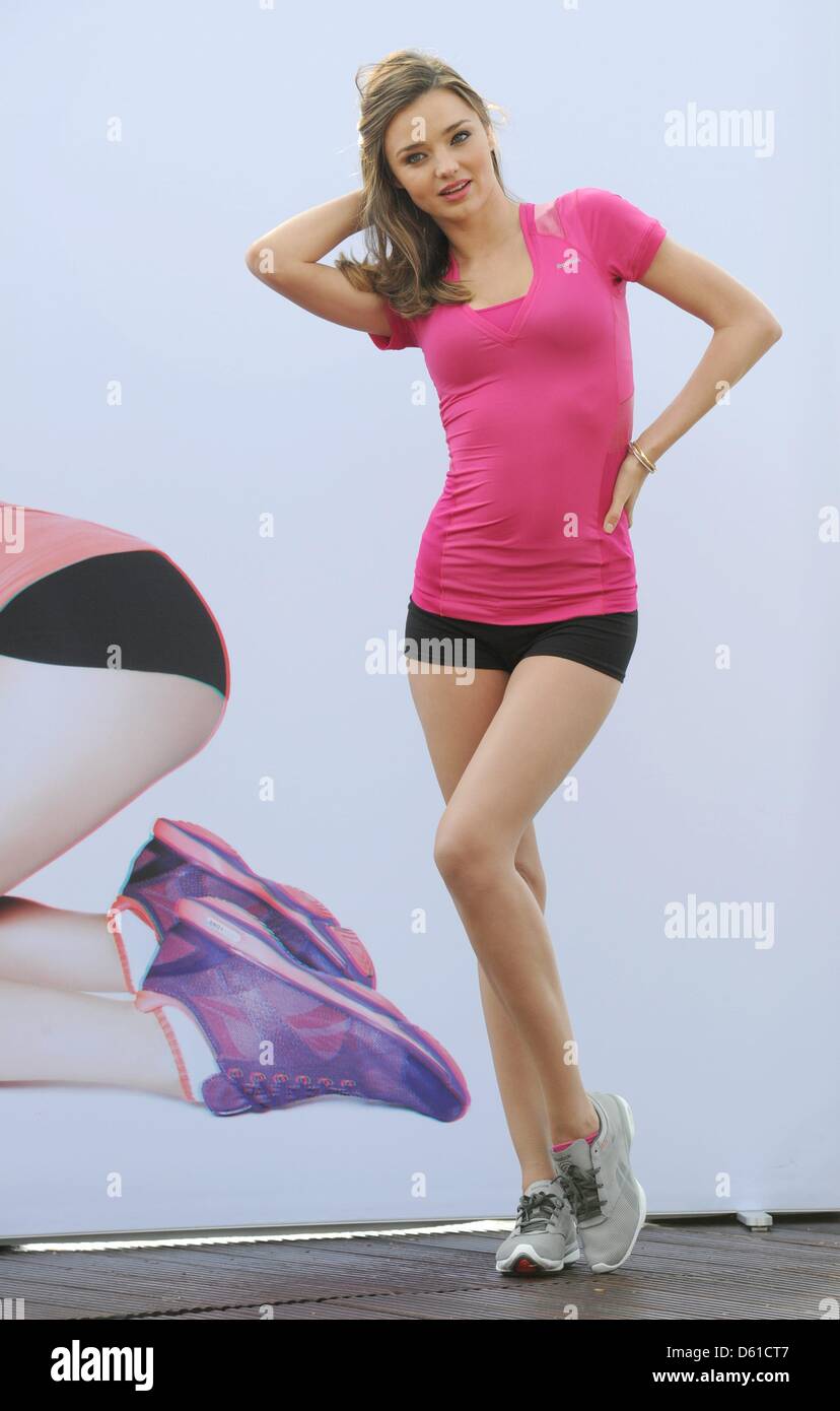 Das Model Miranda Kerr posiert am Dienstag (17.04.2012) in München ...