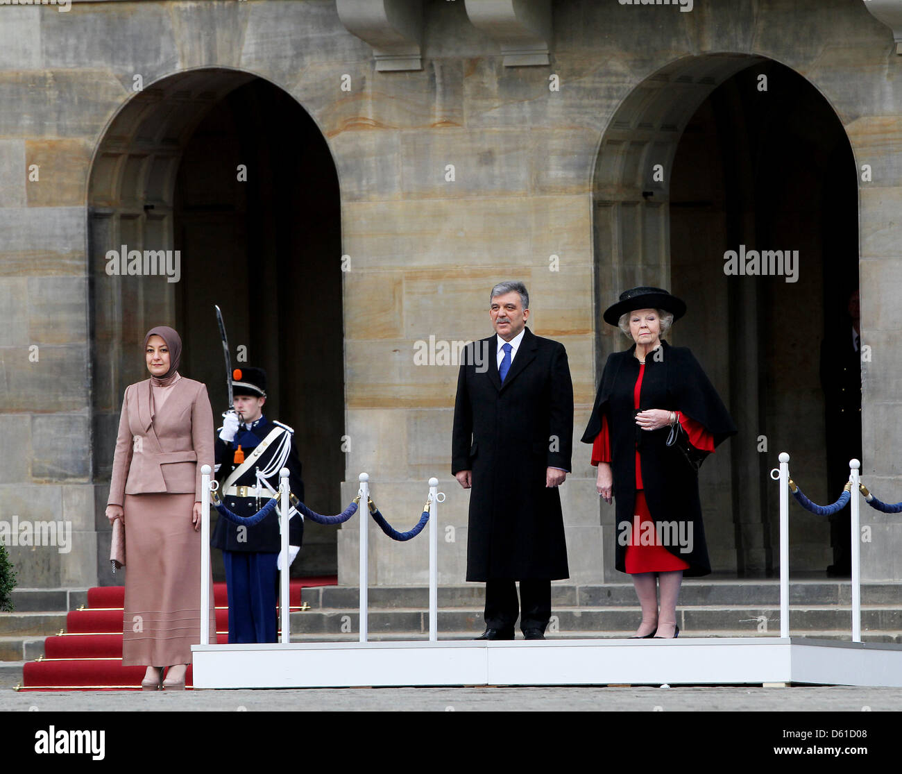 Dutch Queen Beatrix (R) welcomes Turkish President Abdullah Gul and his ...