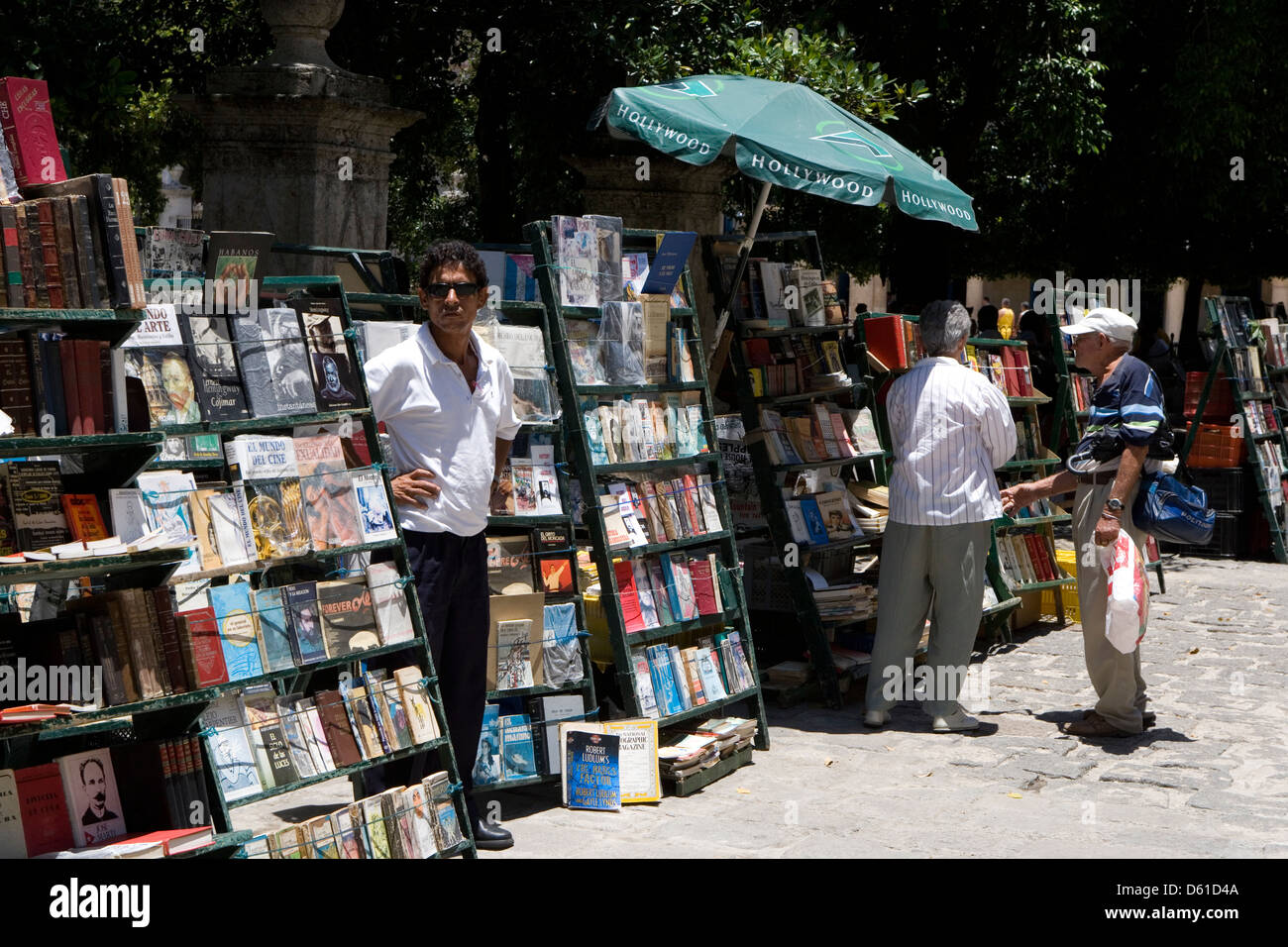 Second hand magazines hi-res stock photography and images - Alamy