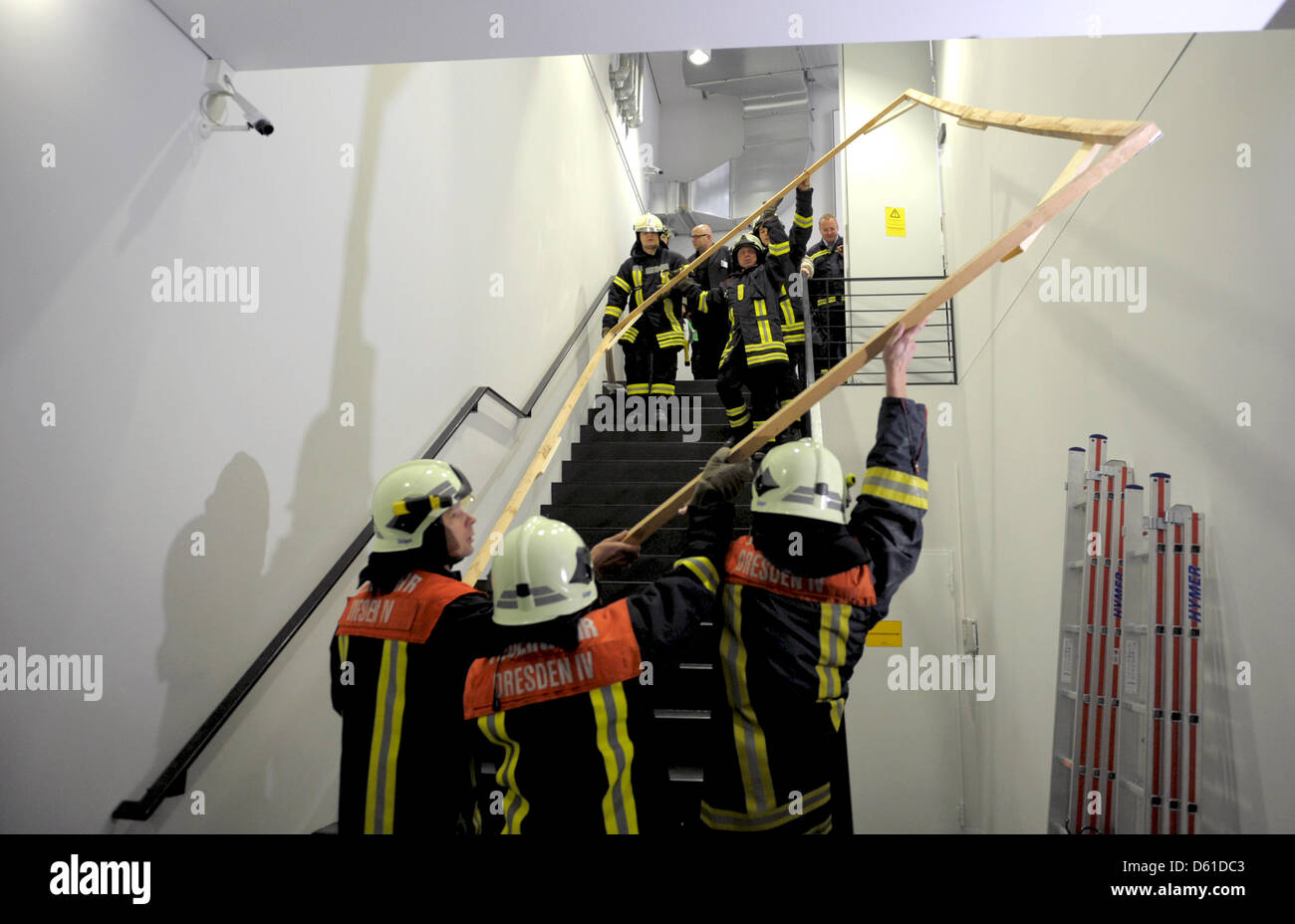 Fire fighters rescue a so-called dummy via a staircase during a fire ...