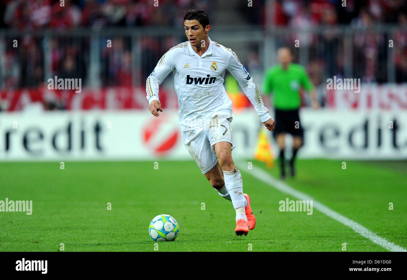 Cristiano ronaldo ball hi-res stock photography and images - Alamy