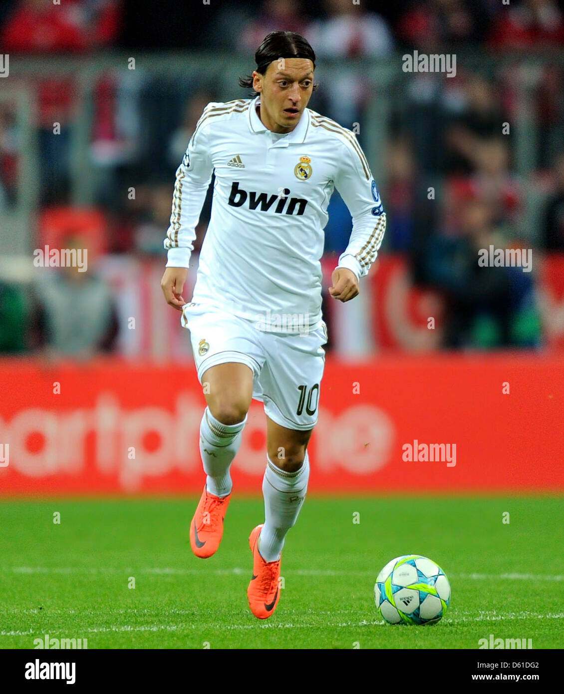 Madrid's Mesut Oezil plays the ball during the first leg of the UEFA ...