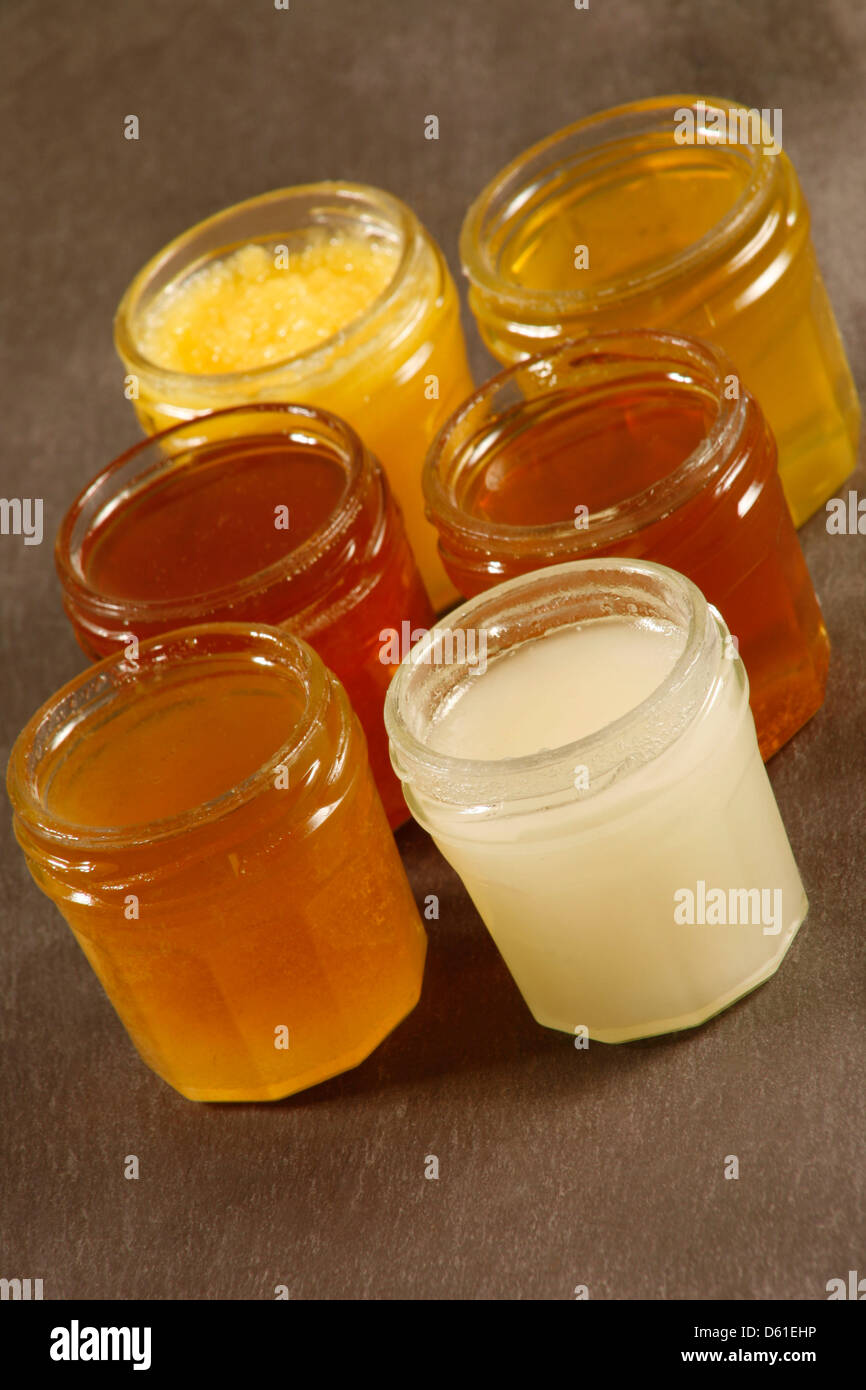 Pots of honey hi-res stock photography and images - Alamy