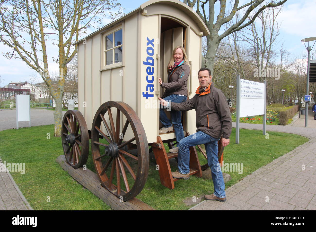 Janine Schneider and Michael Bergstein from Melle enter the so-called ...