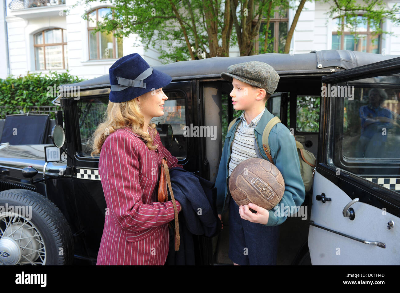 Actress Valerie Niehaus and child actor Dustin Raschdorf chat on the ...