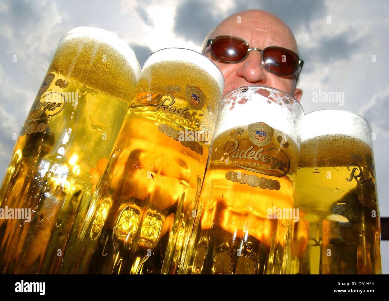 (file) - A dpa file picture dated 22 April 2012 shows a man carrying ...