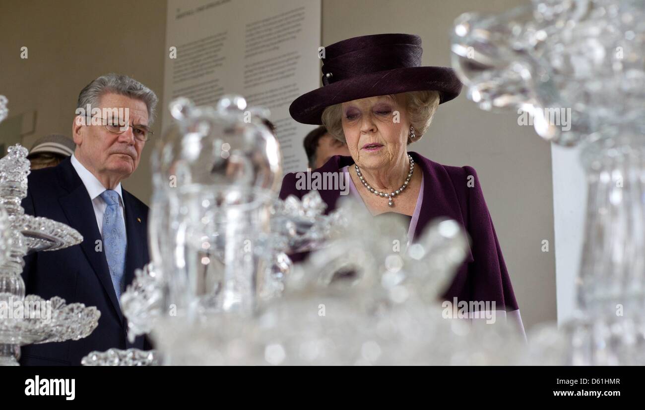 Queen Beatrix of the Netherlands (R) is escorted by German President ...