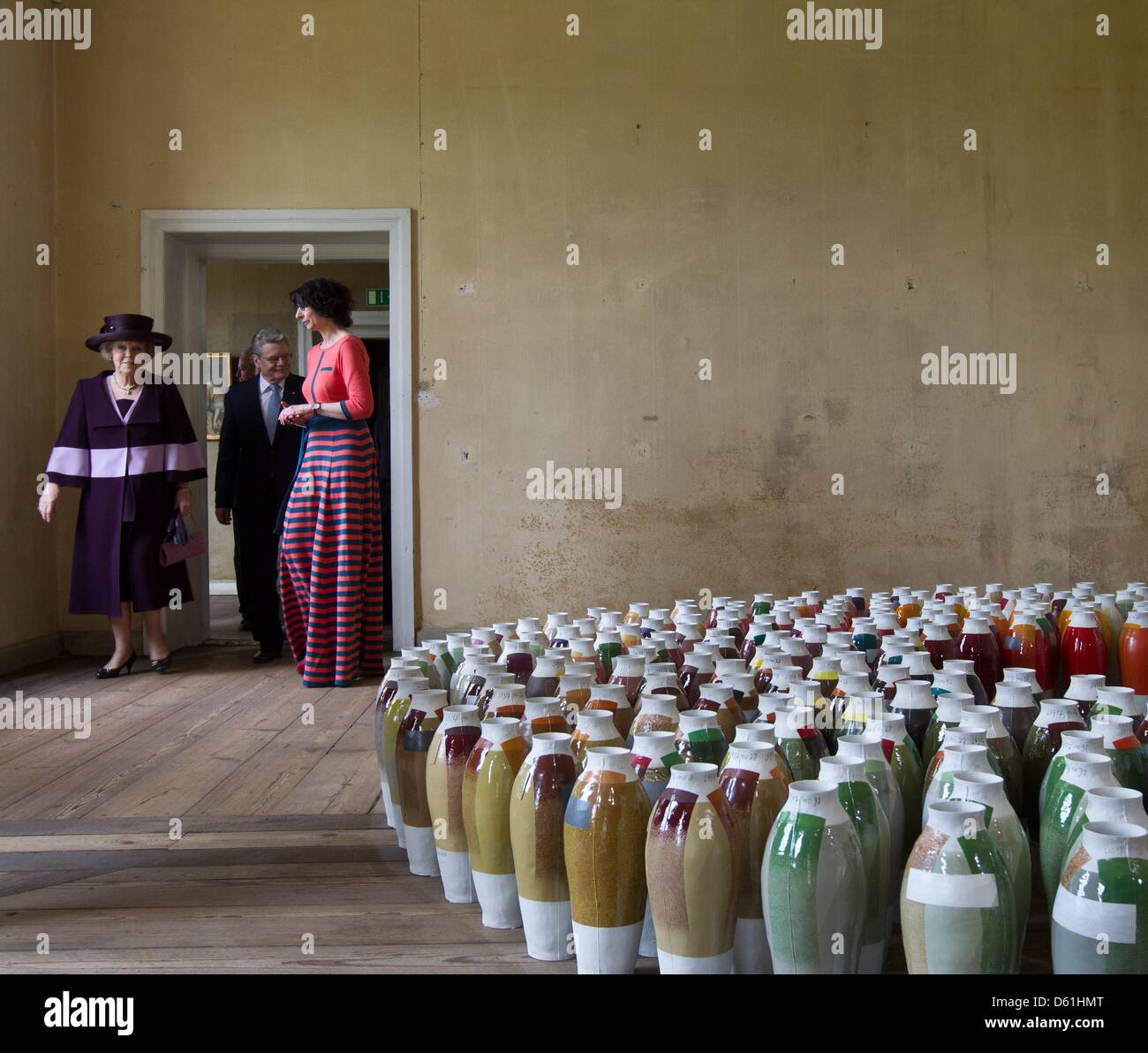 Queen Beatrix of the Netherlands (L-R) is escorted by German President ...