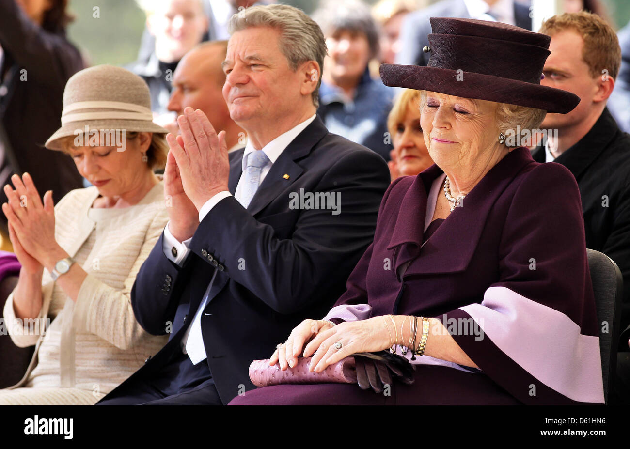 Queen Beatrix of the Netherlands (R), German President Joachim Gauck (C ...