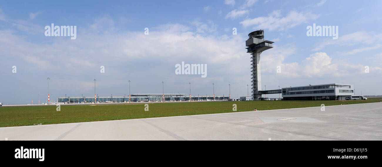 The 72 meter high tower of the future Berlin-Brandenburg Airport is ...