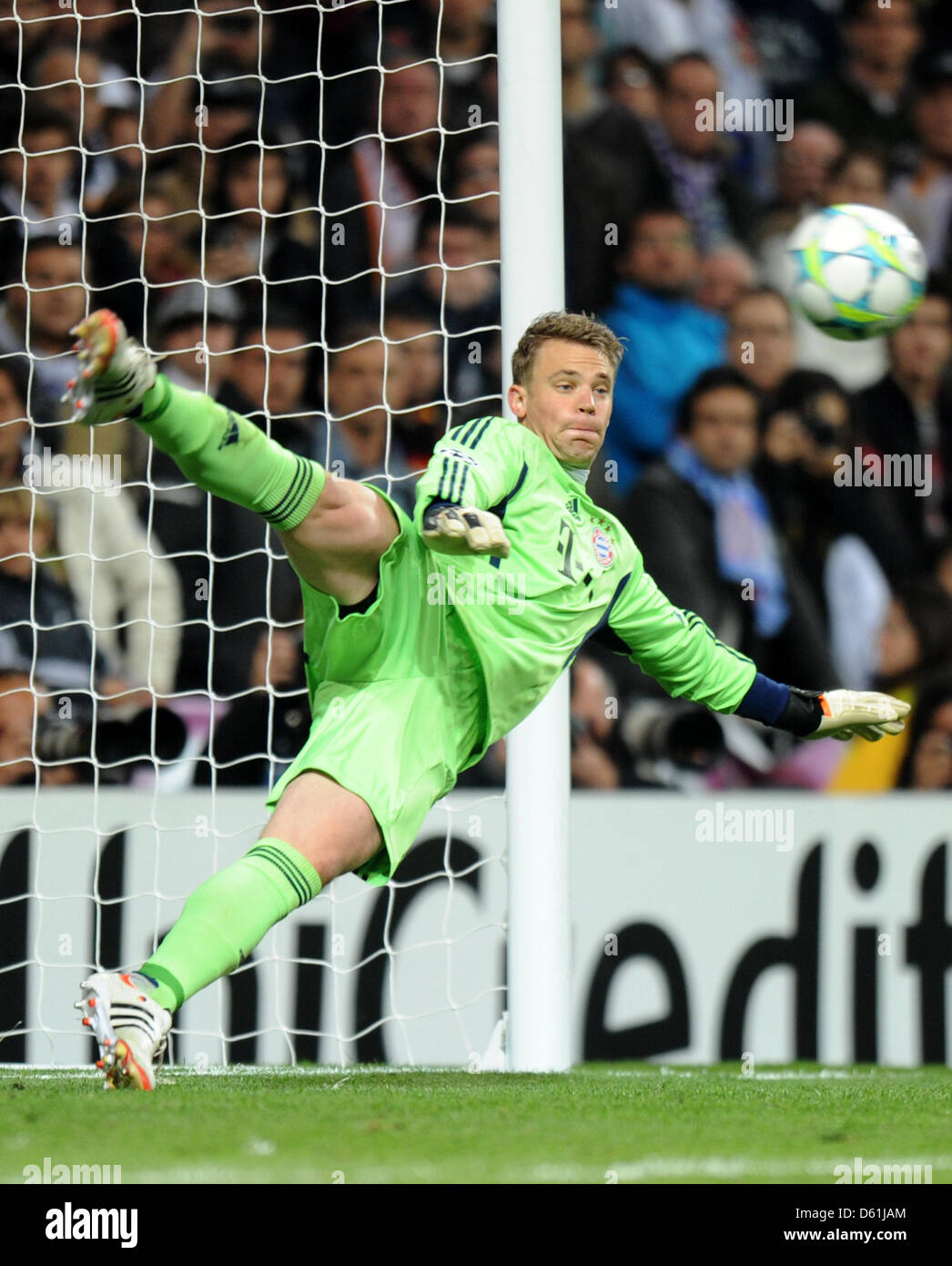 Munich's goalkeeper Manuel Neuer can't reach a ball during penalty ...