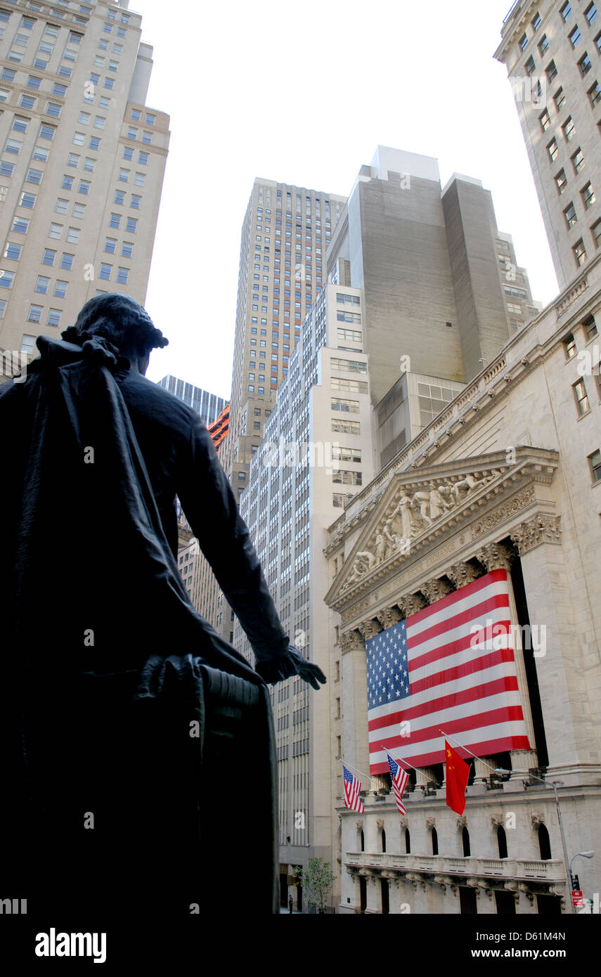 Street financial district hi-res stock photography and images - Alamy