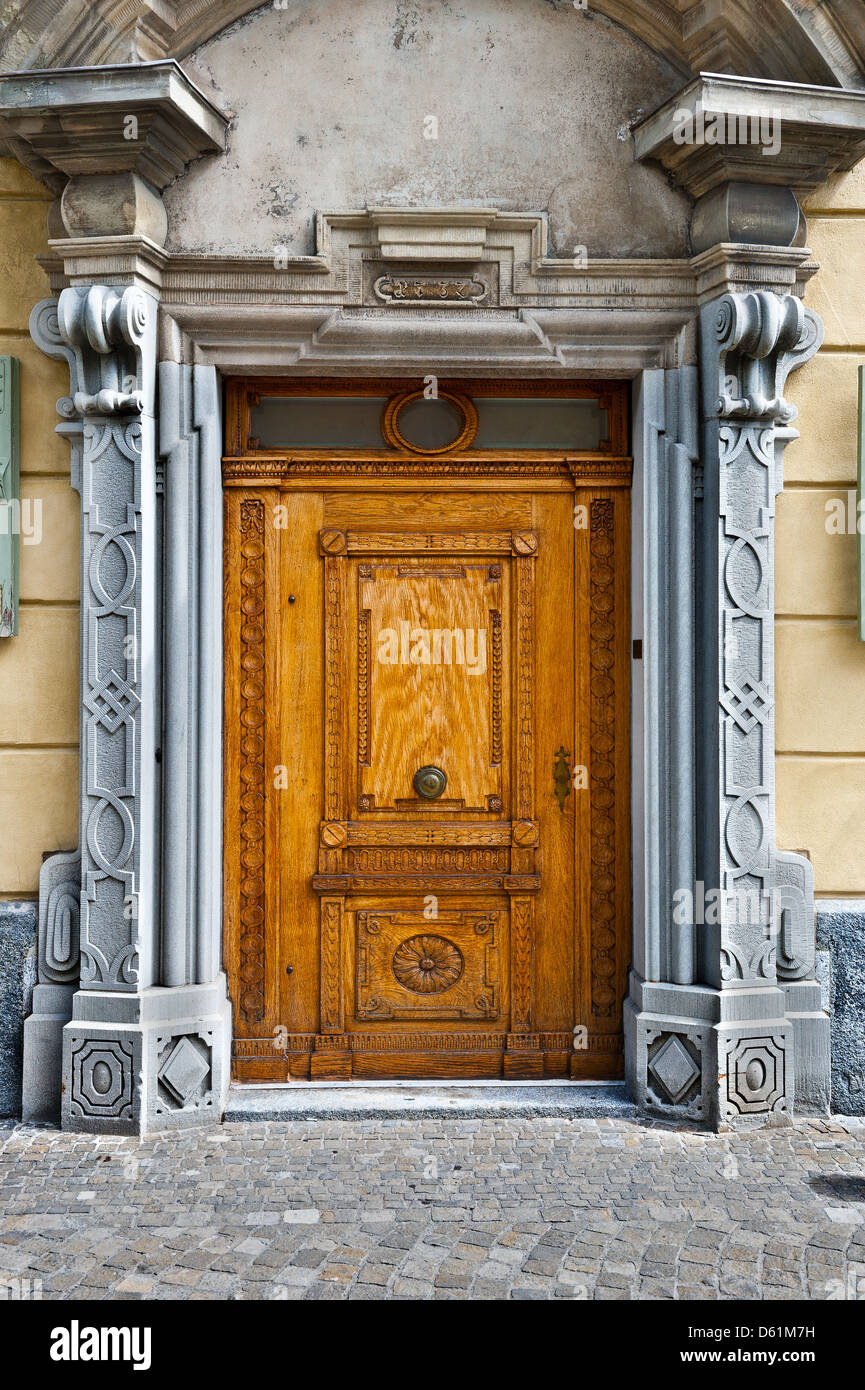 Rustic swiss house hi-res stock photography and images - Alamy