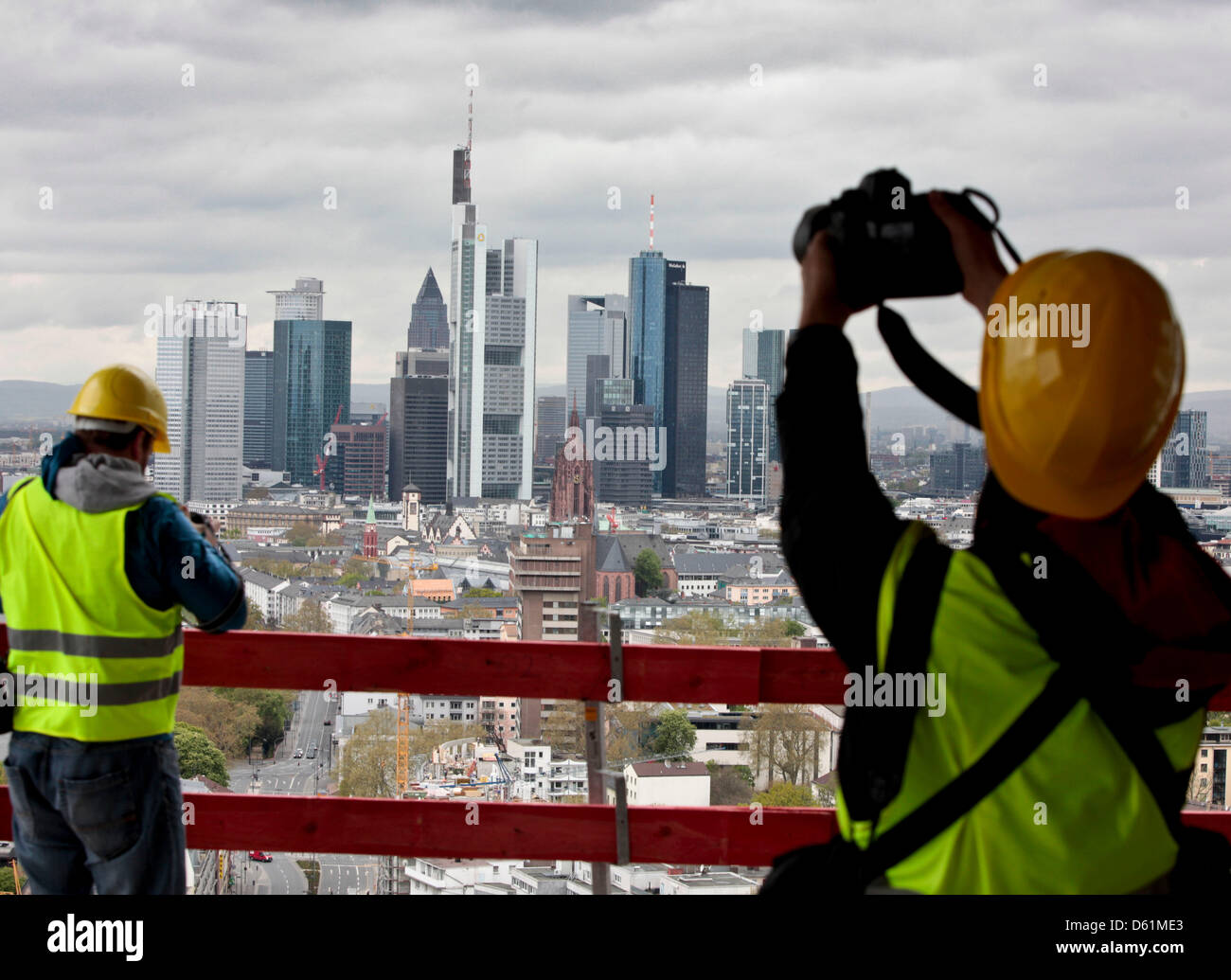 Photographers take pictures of Frankfurt's skyline from the ...
