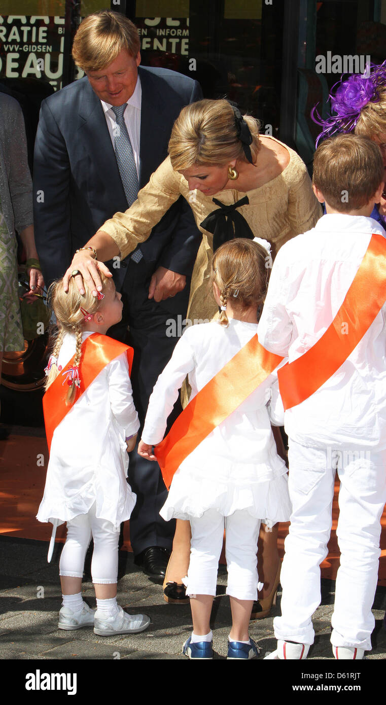 Dutch Crown Prince Willem-Alexander and Princess Maxima (C) celebrate ...