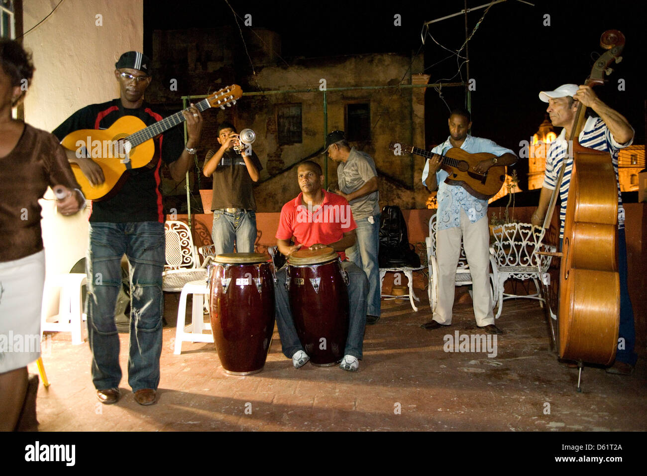 The rooftop performance hi-res stock photography and images - Alamy