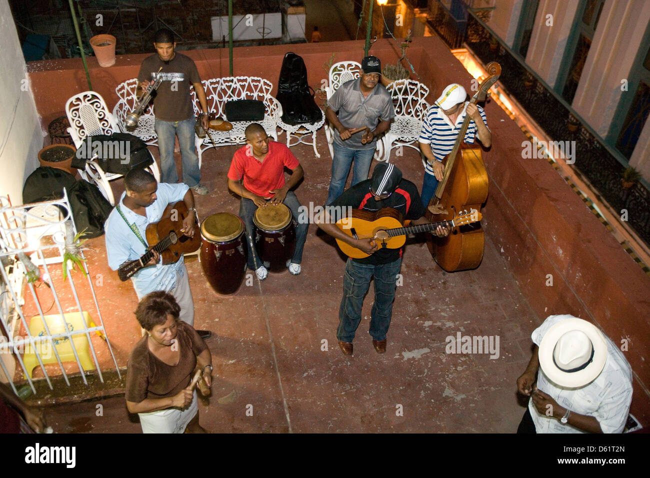 Havana: music venue - rooftop neighborhood performance Stock Photo - Alamy
