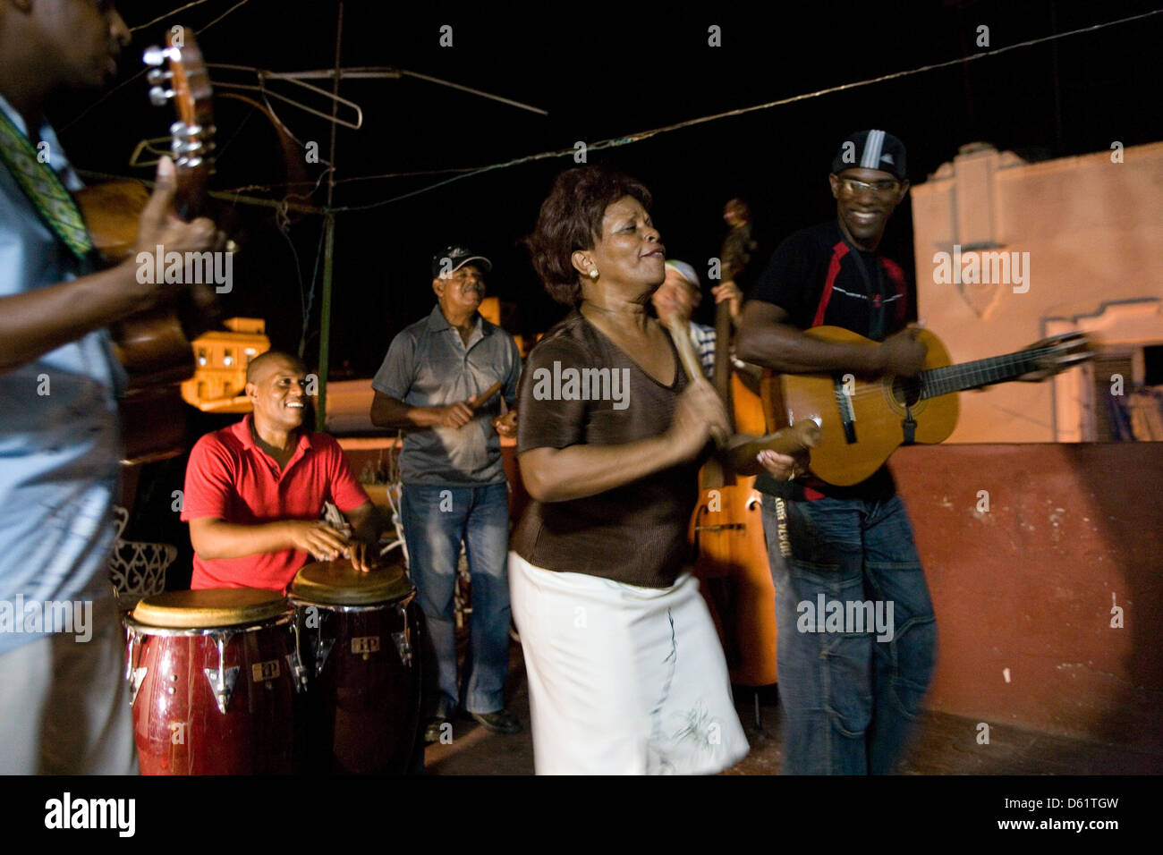 The rooftop performance hi-res stock photography and images - Alamy