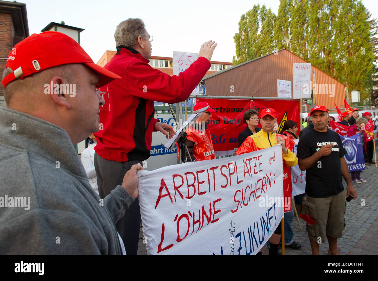 Workers and demonstrators of the German worker's union IG Metall ...