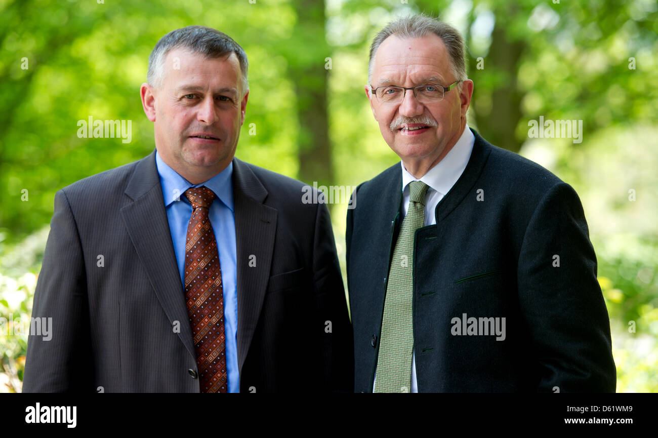 The new president of the Bavarian Farmers' Union (BBV) Walter Heidl (L ...
