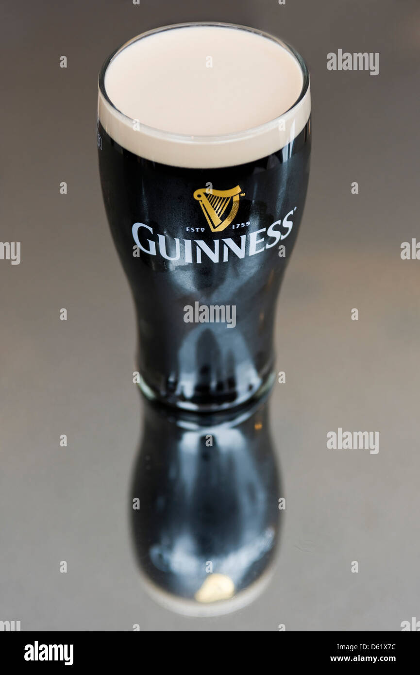 Guiness logo hi-res stock photography and images - Alamy