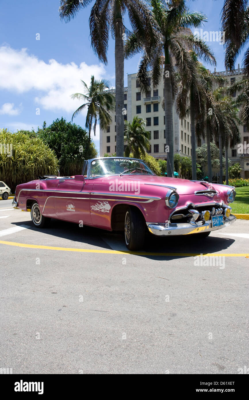 Havana: Hotel Nacional & classic American car Stock Photo - Alamy