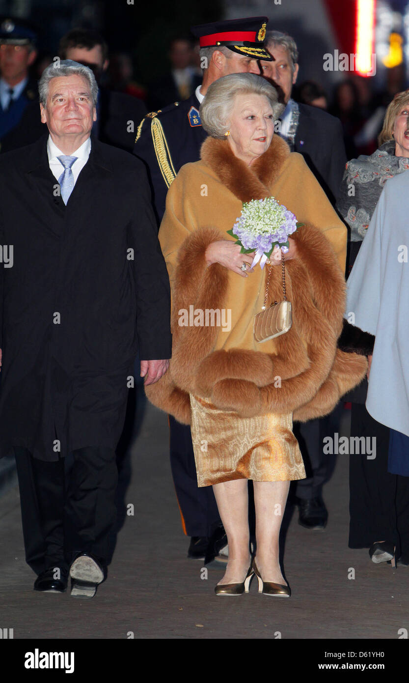 German President Joachim Gauck (L-R) and Queen Beatrix attend the ...