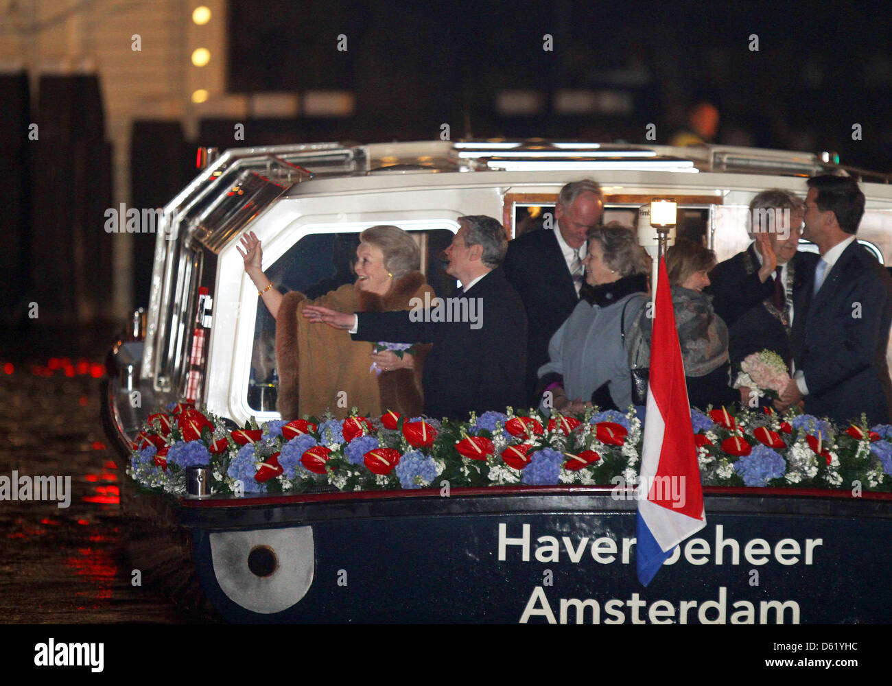 Queen Beatrix (L), German President Joachim Gauck (2-L) and Daniela ...