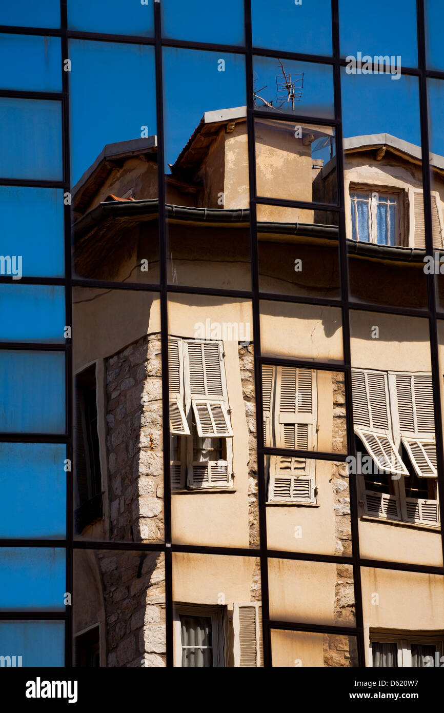 Buildings property hi-res stock photography and images - Alamy