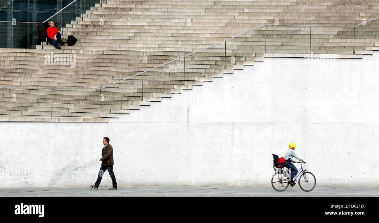 A man sits on the steps of Marie-Elisabeth-Lueders-Haus and enjoys the ...