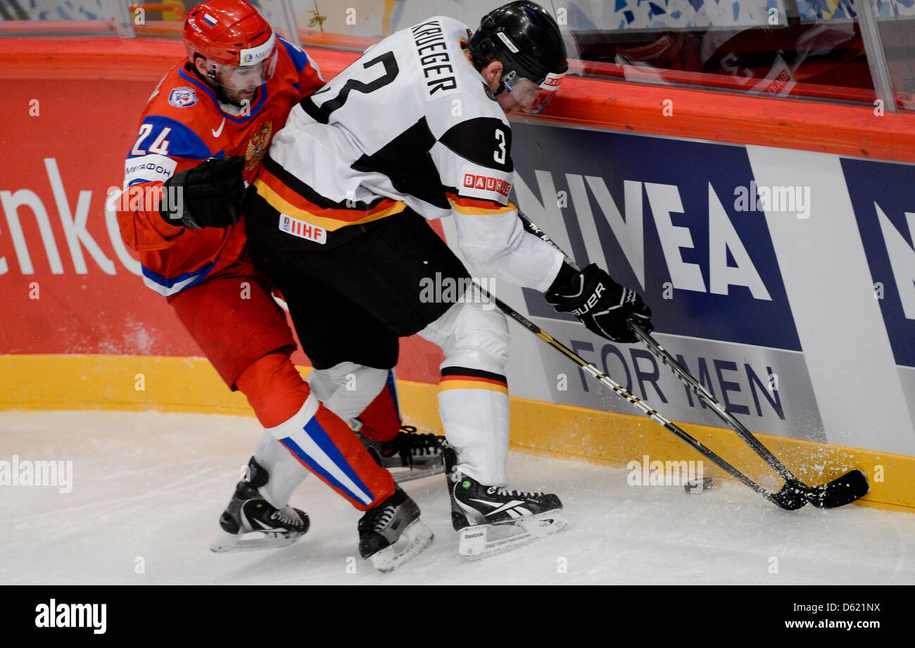 Germany's Justin Krueger (r) and Russia's Alexander Popov vie for the ...