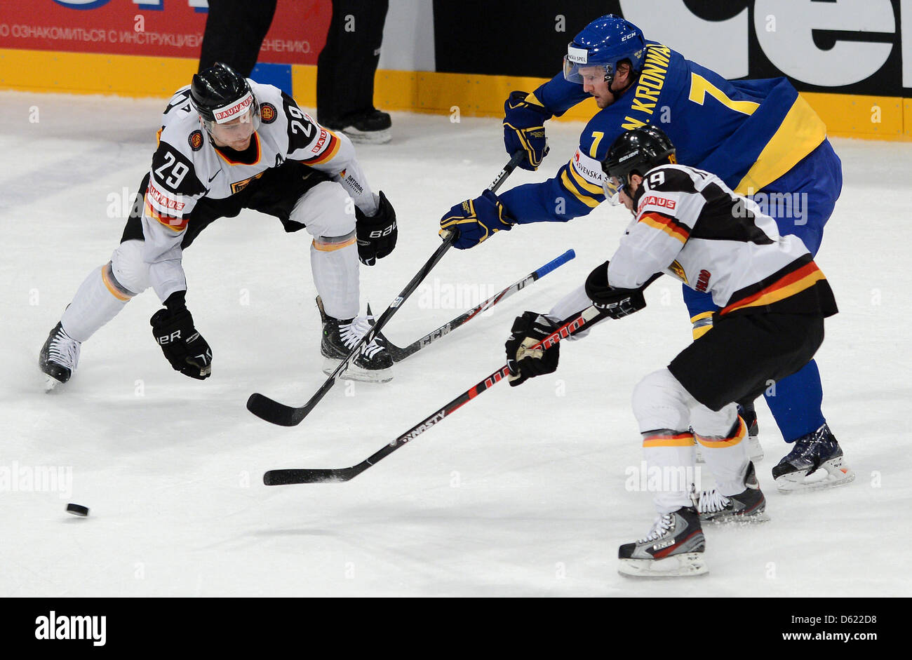 Germany's Alexander Barta (l), Evan Kaufmann and Sweden's Niklas ...