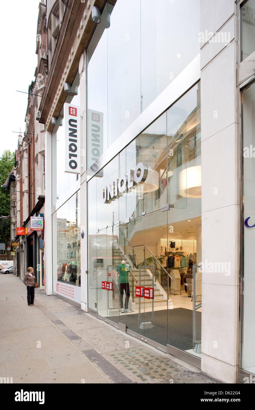 Uniqlo Kensington High Street London Stock Photo - Alamy