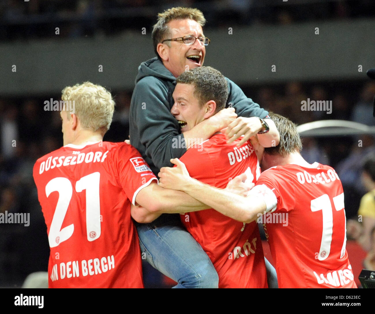 Duesseldorf's Johannes van den Bergh (L-R), coach Norbert Meier, Thomas ...