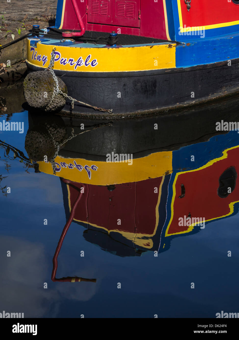 Sheffield canal Victoria Quays after restoration work features boat ...