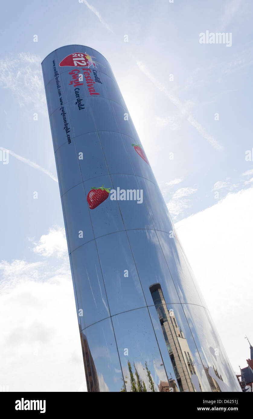Water sculpture cardiff bay hi-res stock photography and images - Alamy
