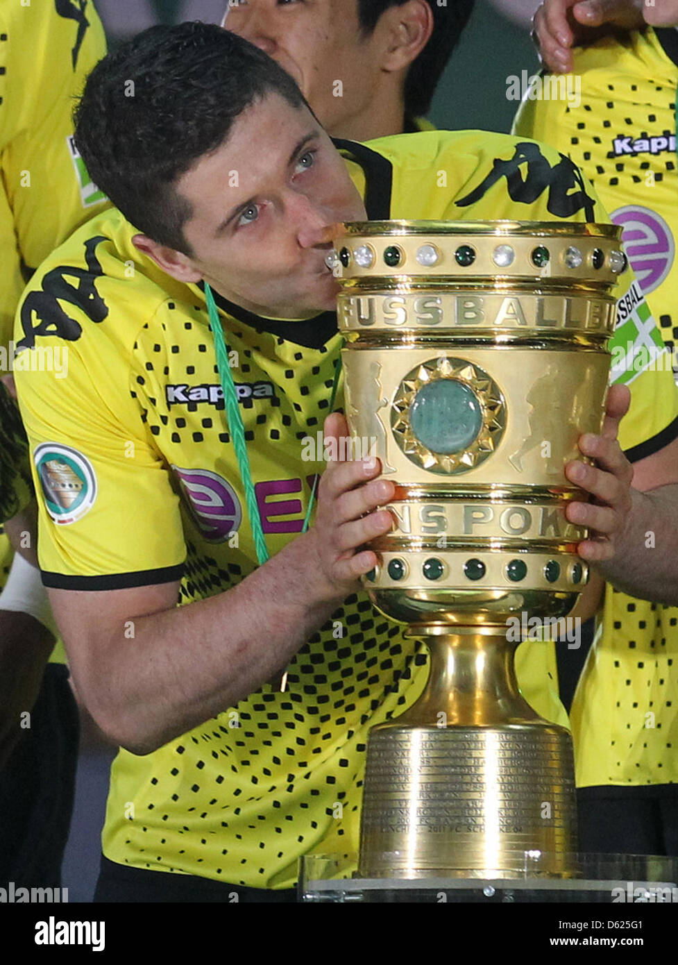 Lewandowski bayern munich trophy hi-res stock photography and images ...