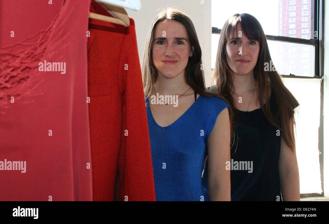 The twins Vera (R) and Daphne Correll pose in their studio in New York ...