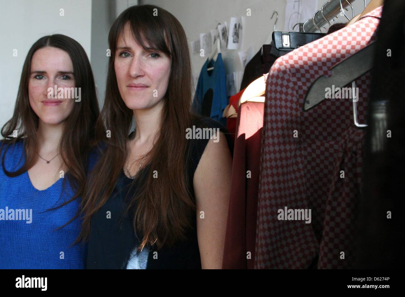 The twins Vera (R) and Daphne Correll pose in their studio in New York ...