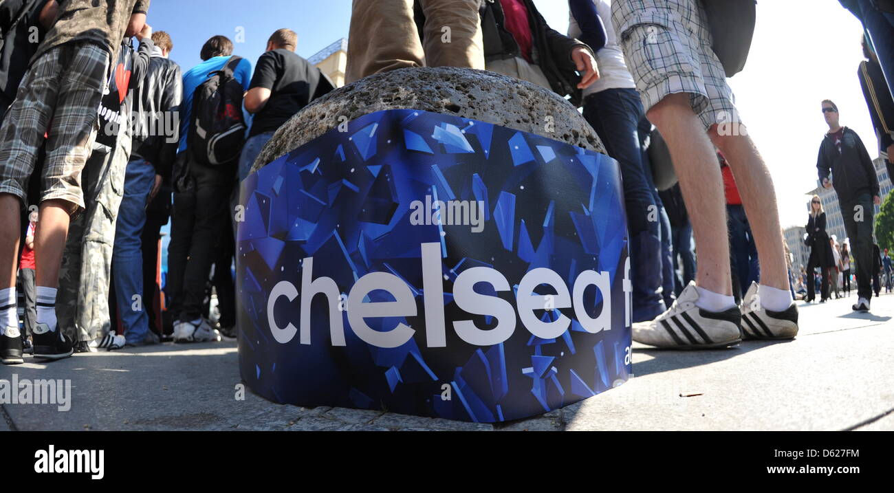 Chelsea fc logo hi-res stock photography and images - Alamy