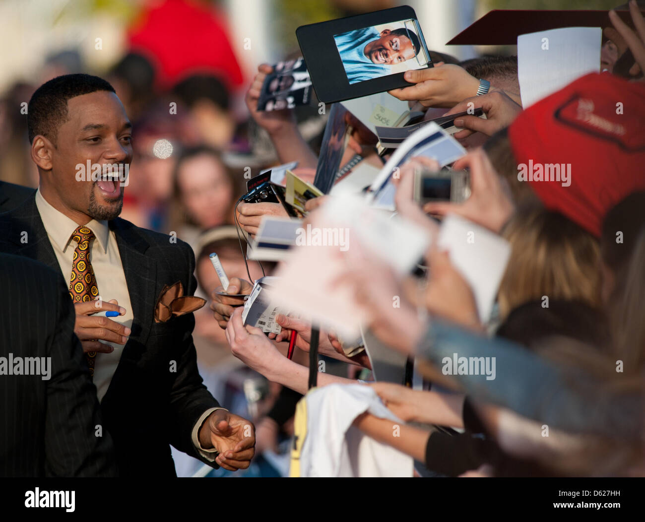 American actor Will Smith signs autographs at the German premiere of ...