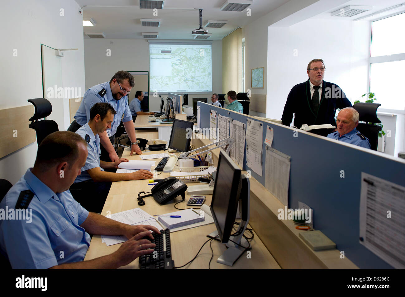 German and Czech police officers work in the new offices of the Common ...