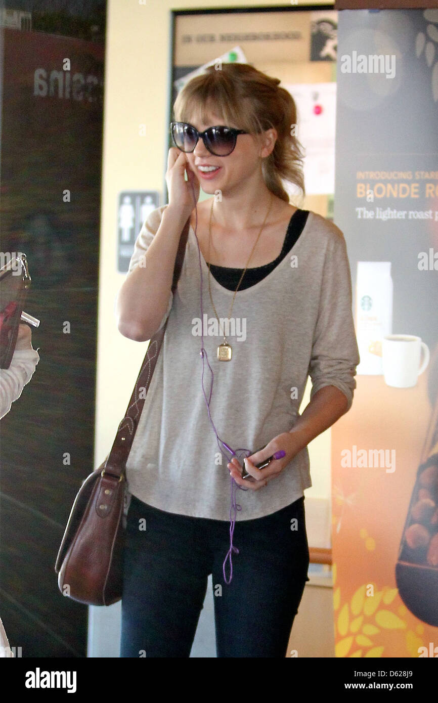 Taylor Swift gets a coffee at Starbucks in West Hollywood Los Angeles ...