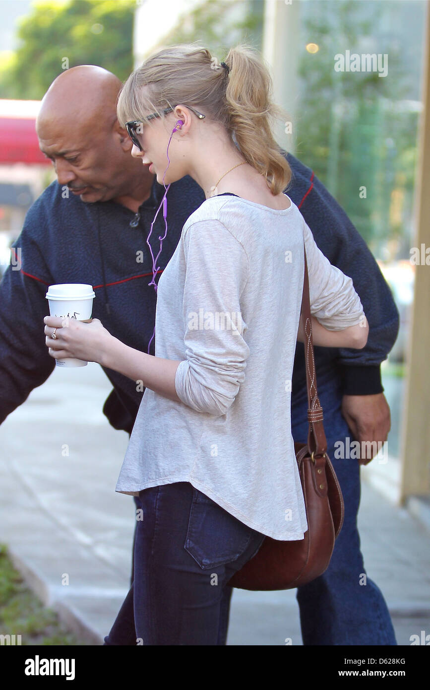 Taylor Swift gets a coffee at Starbucks in West Hollywood Los Angeles ...