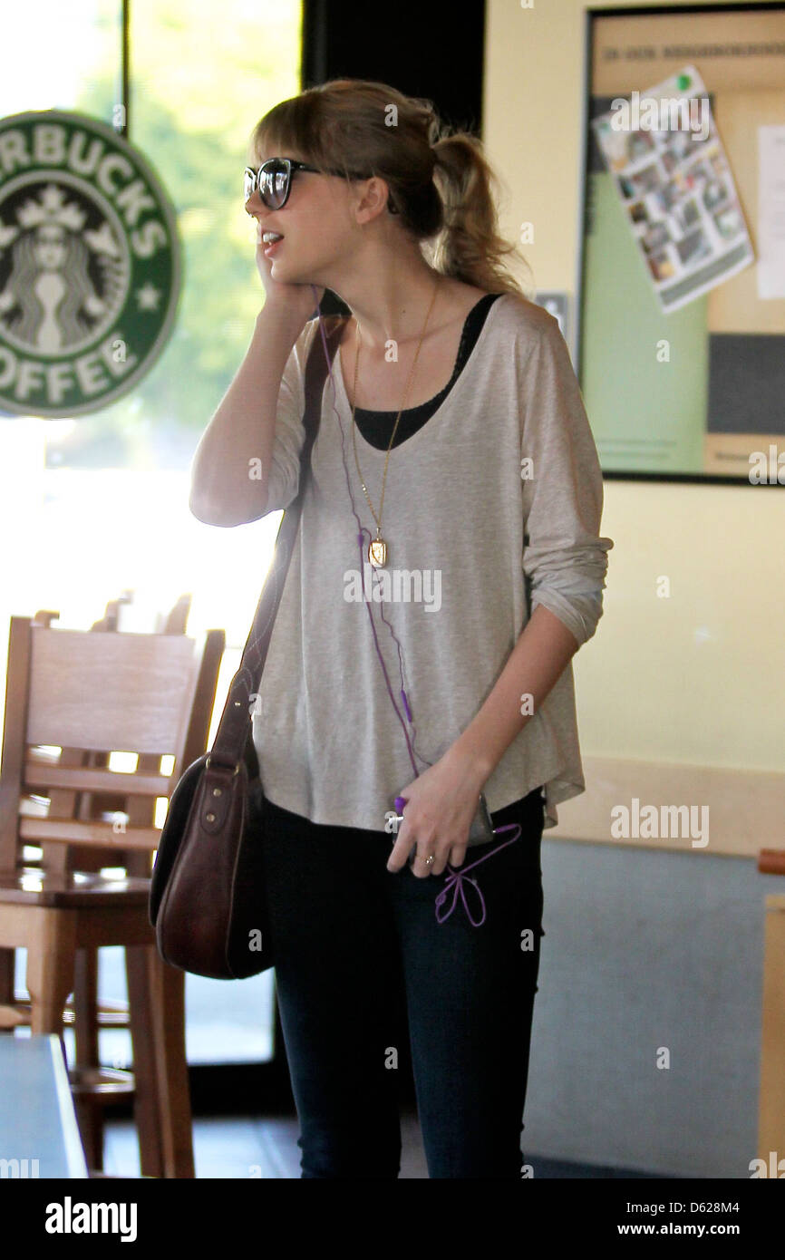 Taylor Swift gets a coffee at Starbucks in West Hollywood Los Angeles ...