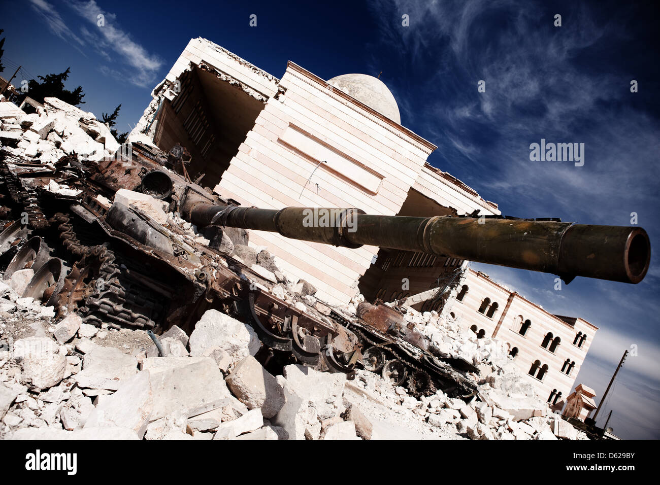 05/1012 Azaz, Syria. Battle damaged Syrian tank flanks the destroyed ...