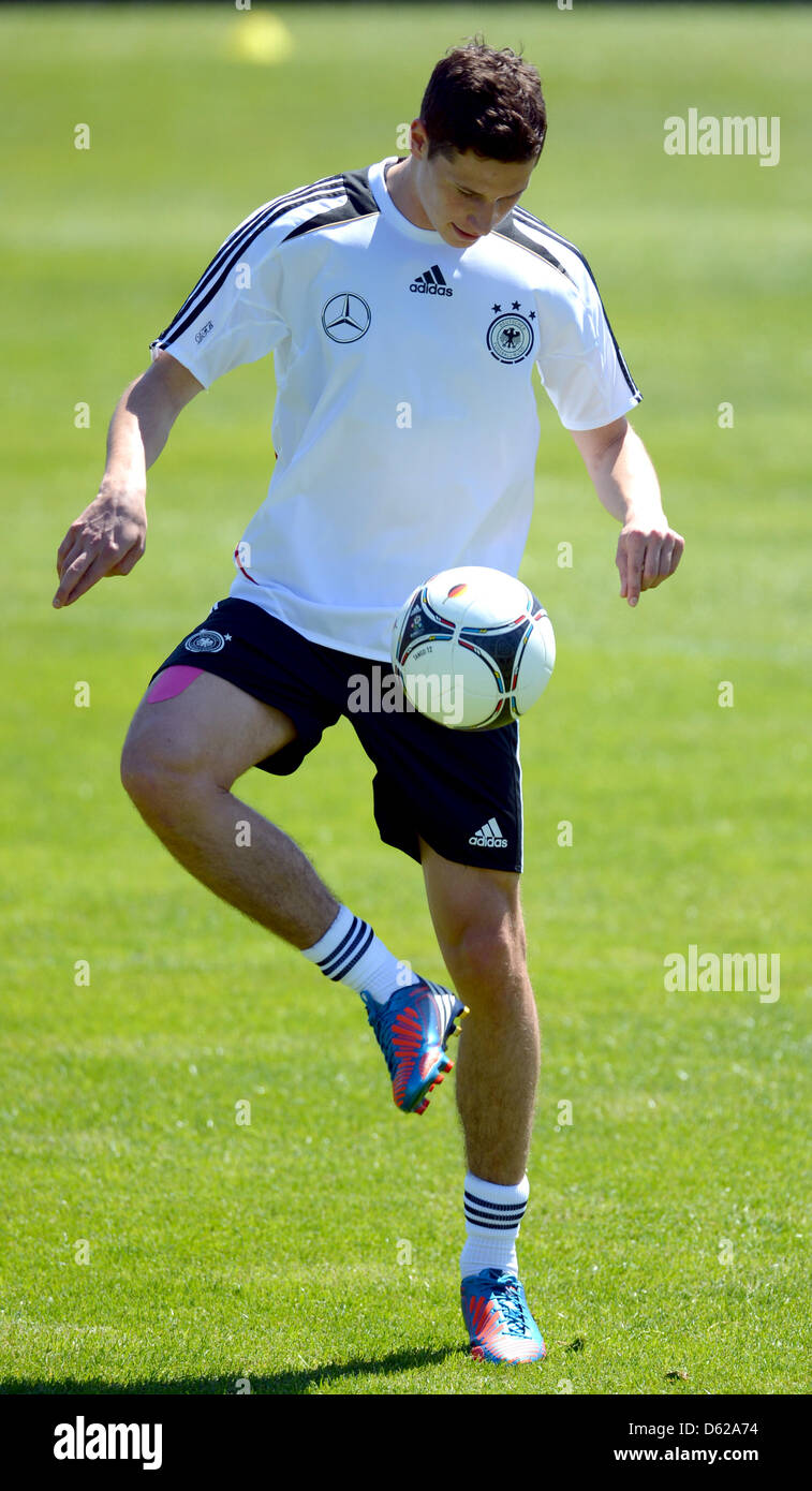 German national soccer player Julian Draxler plays the ball during a ...
