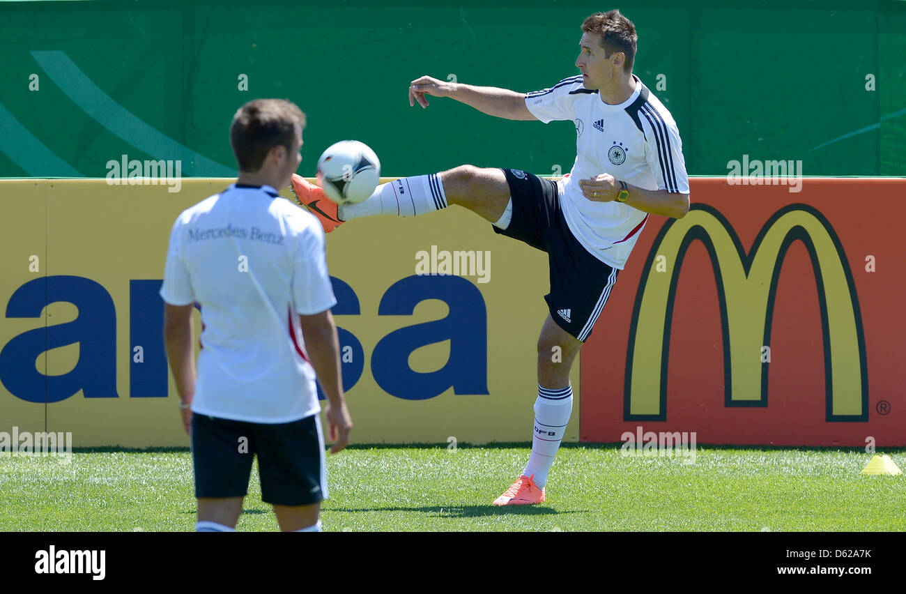 German national soccer players Mario Goetze (L) and Miroslav Klose take ...