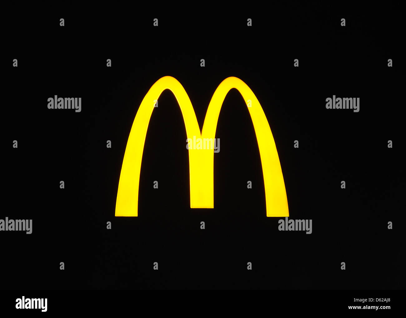 Illuminated mcdonalds sign hi-res stock photography and images - Alamy